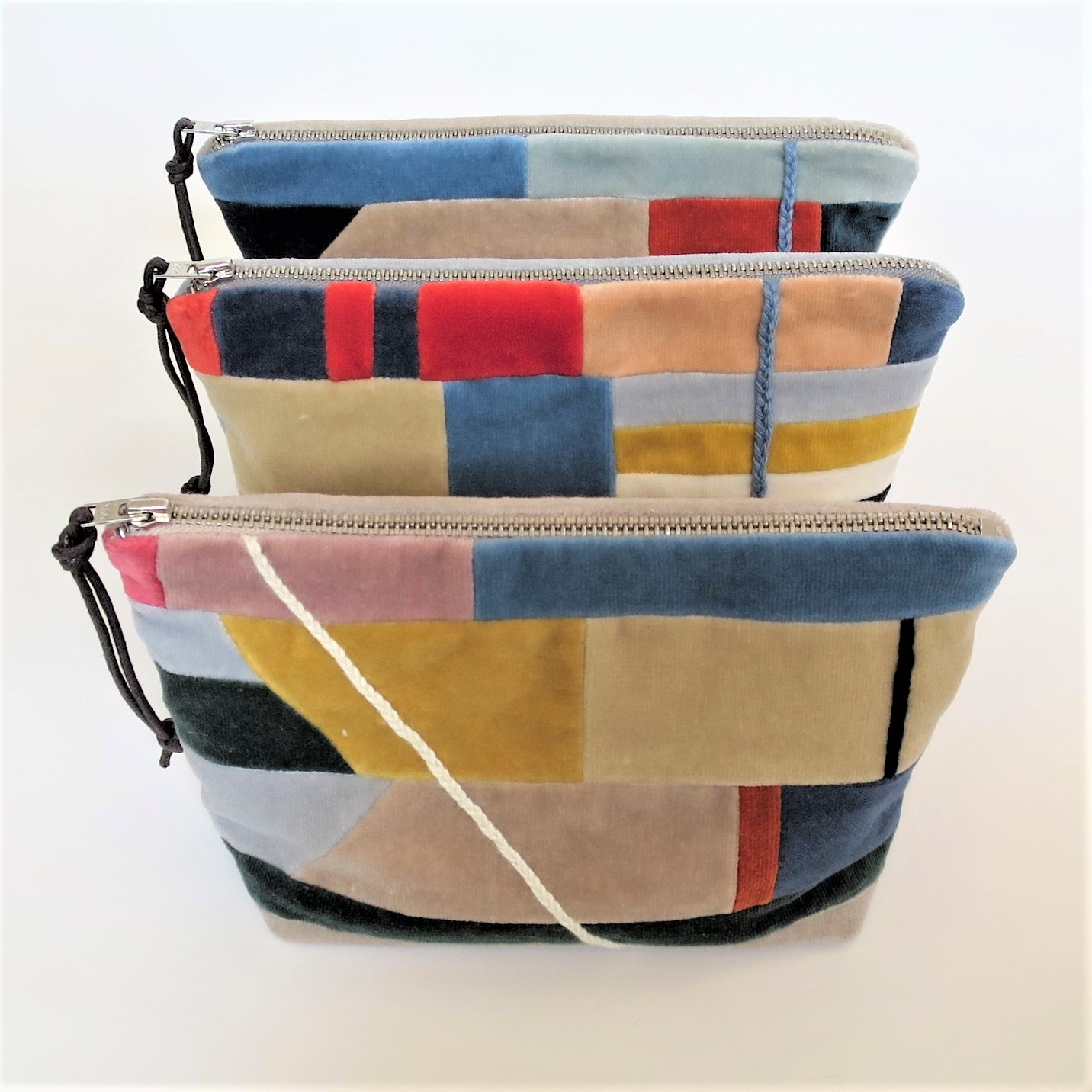 POUCHES - L O R K by ID